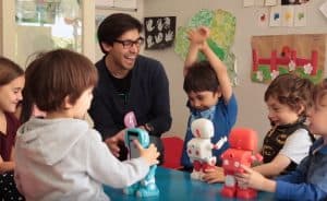 Sima Robot – Compañero de aprendizaje robótico con IA