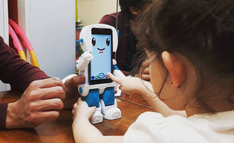 Sima Robot – Compañero de aprendizaje robótico con IA