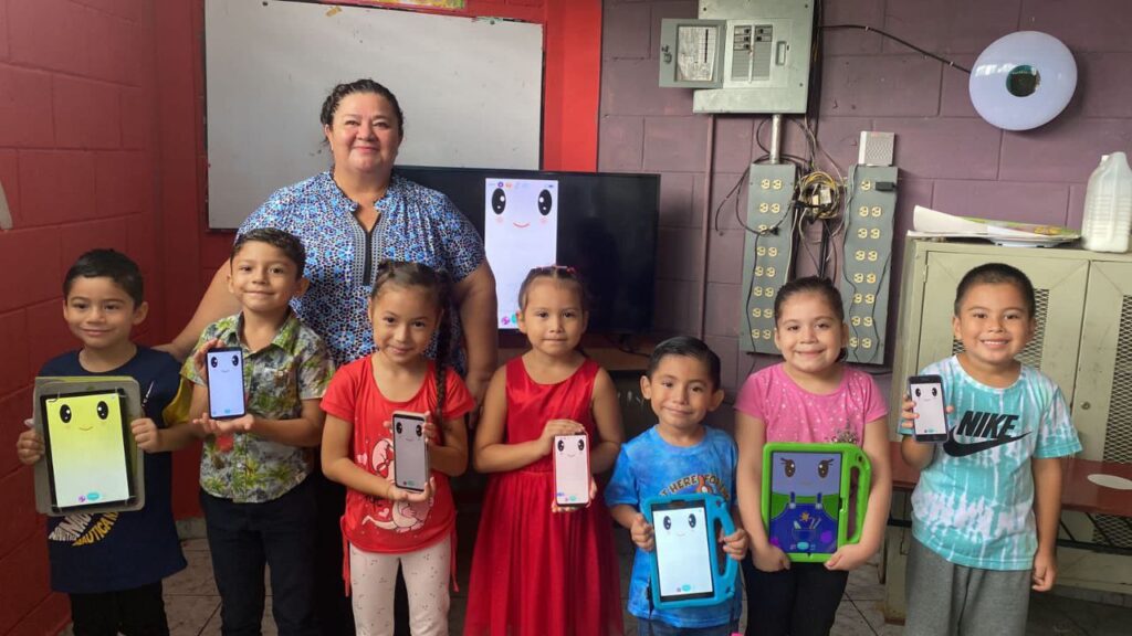 Sima Robot – Compañero de aprendizaje robótico con IA